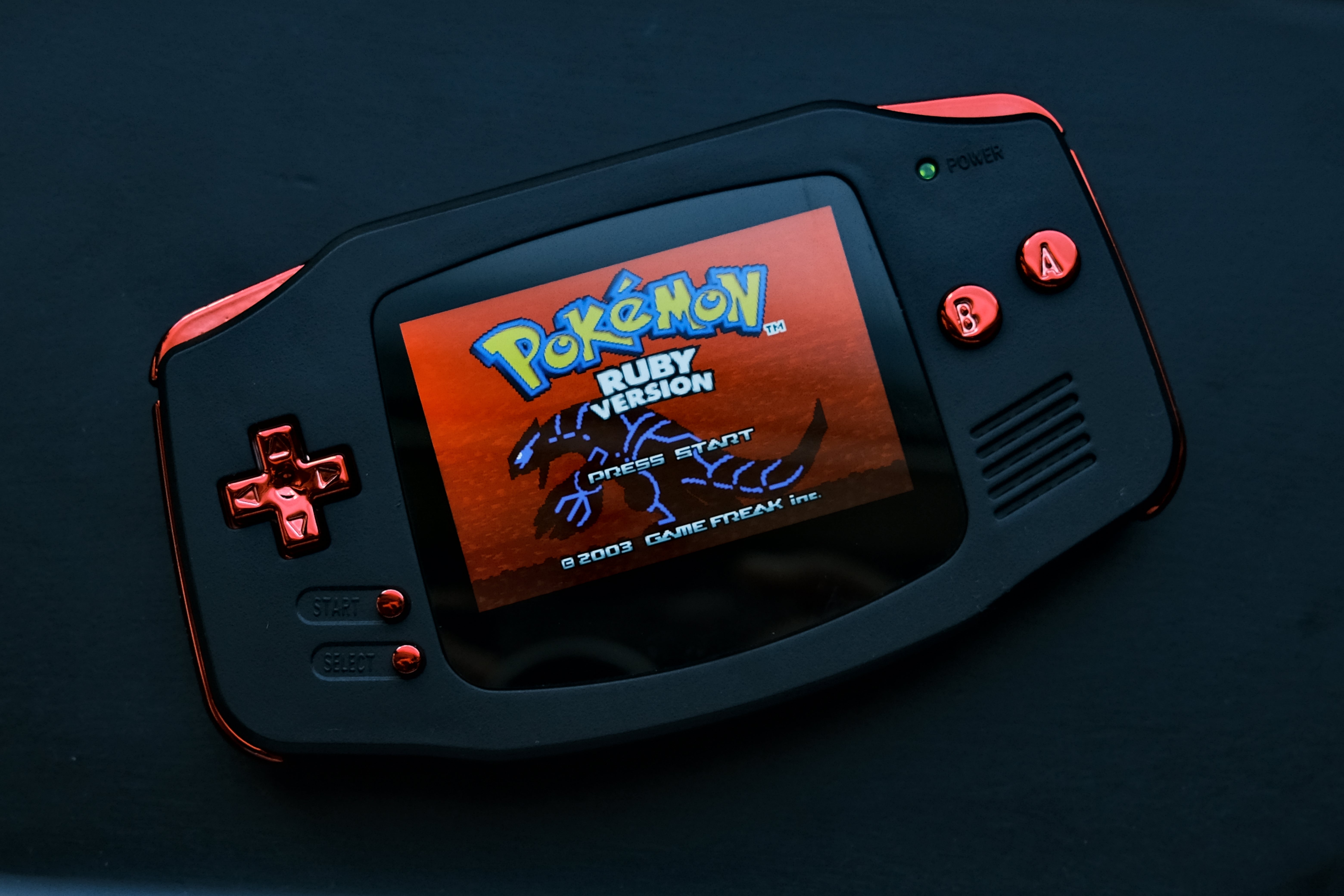 Black GBA with IPS V5 Screen and Red Chrome Buttons – Replay Modding